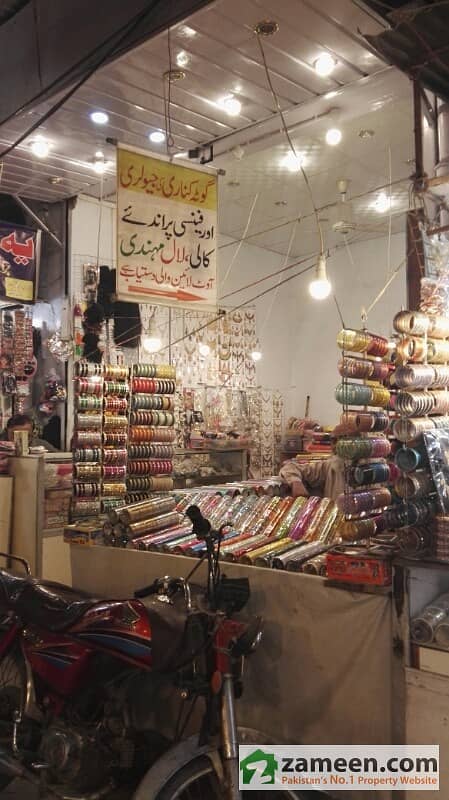 Shop At Cantt Bazar Sadar Multan Saddar, Multan ID8805195 - Zameen.com