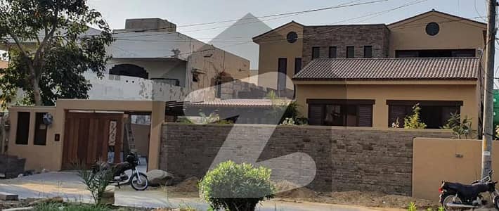 Luxury Houses For Sale in Karachi | Zameen.com