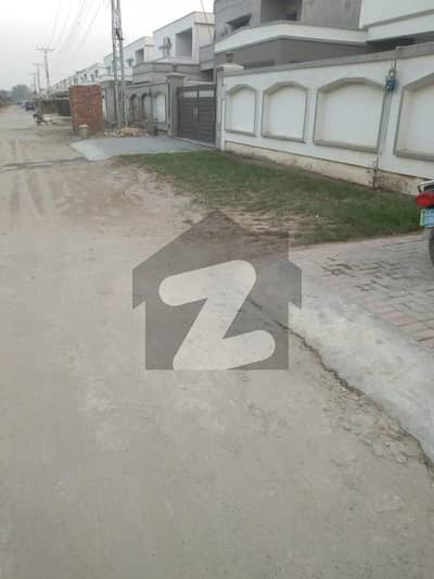 14 marla 04 bed room corner house PAF Falcon Complex, Gulberg, Lahore ...