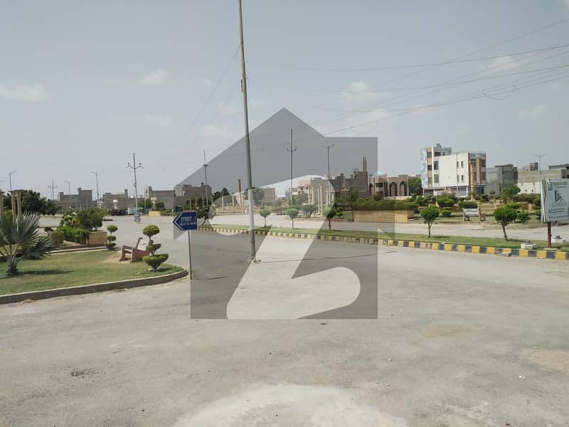 House For sale Is Readily Available In Prime Location Of Shah Latif ...