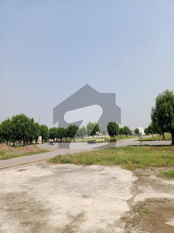 Super hot PLOT Grand Avenues Housing Scheme, Lahore ID40602640 - Zameen.com