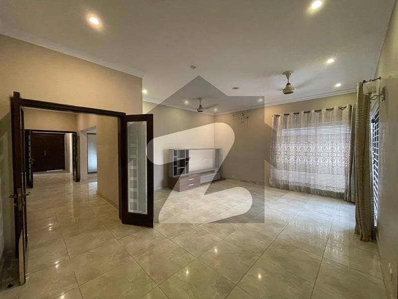 Kanal Fully Renovated Bungalow In Defence Raya Near Raya Club Ideal ...