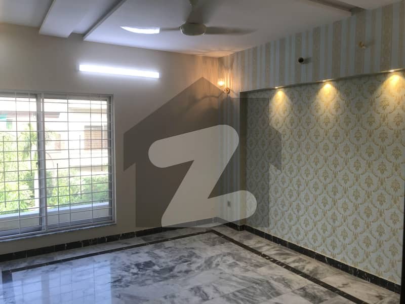 10 Marla Owner Built Double Unit Maintained Good Condition House For ...