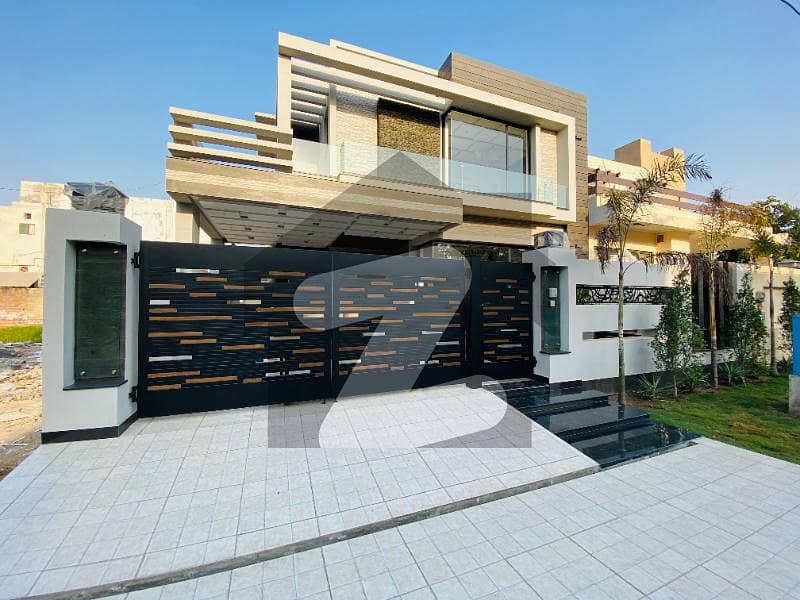 WITH SEPARATE GATE BEAUTIFUL VILLA DHA Phase 5, DHA Defence, Lahore ...