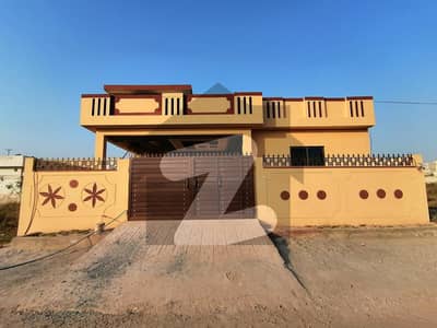 Ideally Located House Of 10 Marla Is Available For sale In Gulshan Abad ...