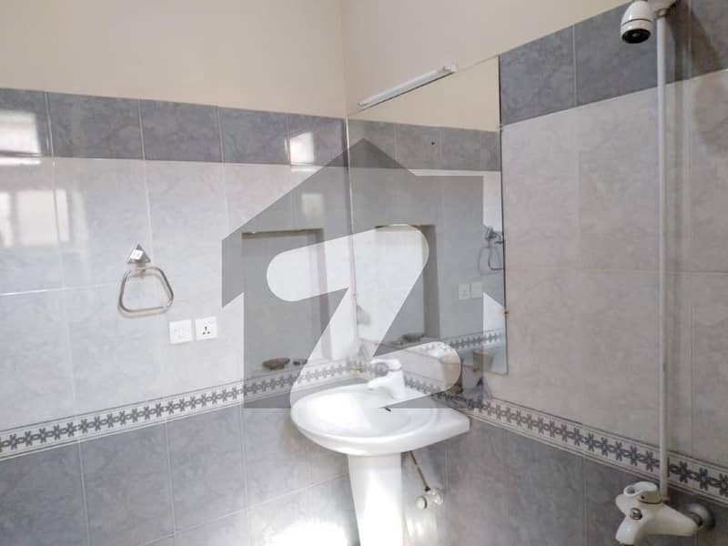 You Can Find A Gorgeous Flat For sale In Askari 4 Askari 4, Gulistan-e ...