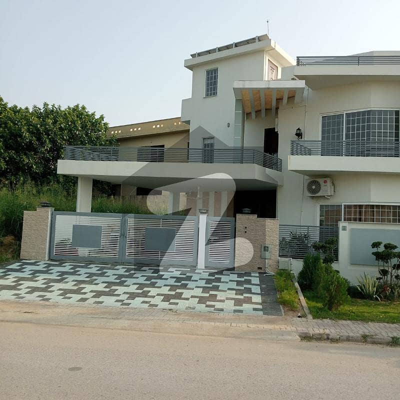 Corner House On Main Avenue With Huge Front And View DHA Defence Phase ...