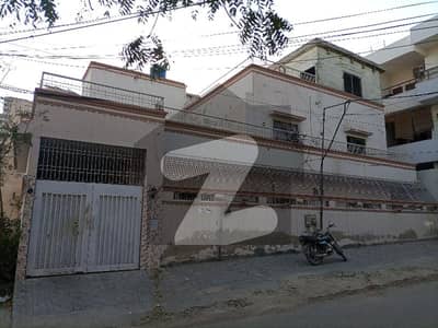 Commercial House With 11 Rooms Gulshan-e-Iqbal - Block 6, Gulshan-e ...
