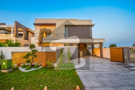 Task Est Offer 1 Kanal Designer House Very Neat Clean Hot Location Very ...