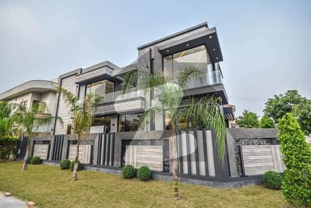 10 Marla Ultra Modern Luxurious House On Top Location Near Park, Main ...