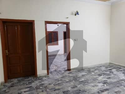 Highly-Desirable 900 Square Feet Flat Available In Warsak Road Warsak ...