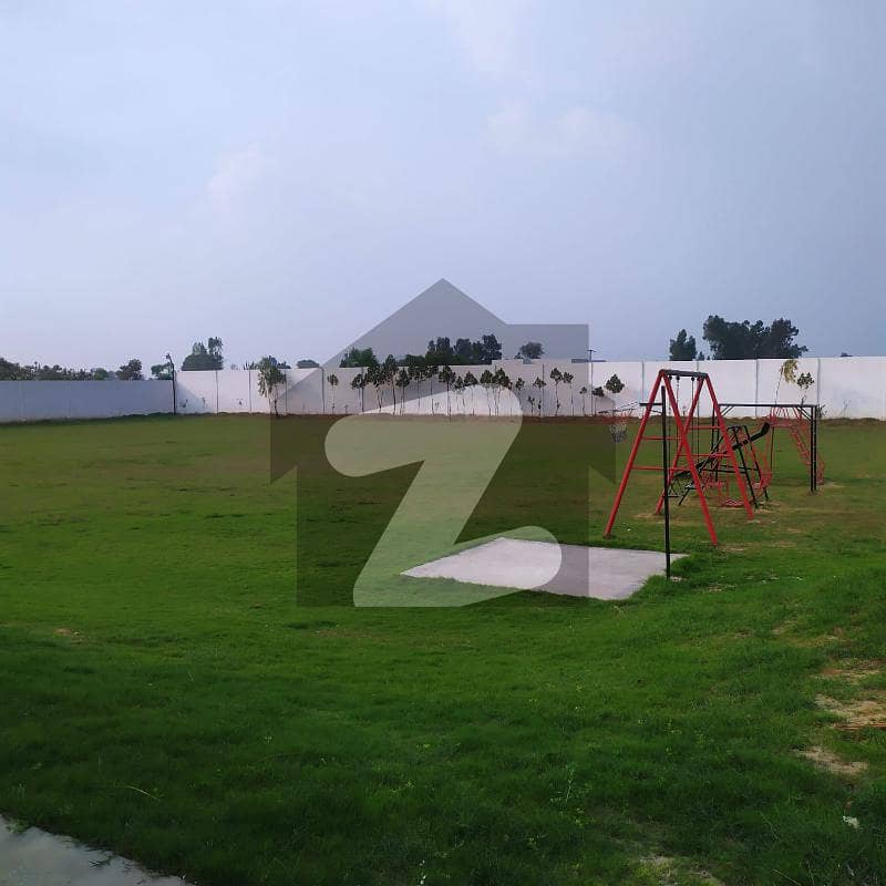 Beautiful Located 5 Kanal Corner Farm House Is Available Naval Farms ...