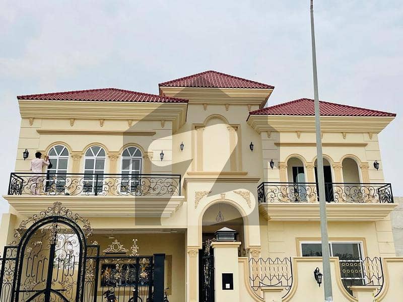 Luxurious 1 Kanal Spanish House Near Park In Royal Orchard, Multan ...