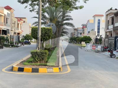 5- Marla Ideal Location Plot In Diamond Block With All Dues Clear Park ...
