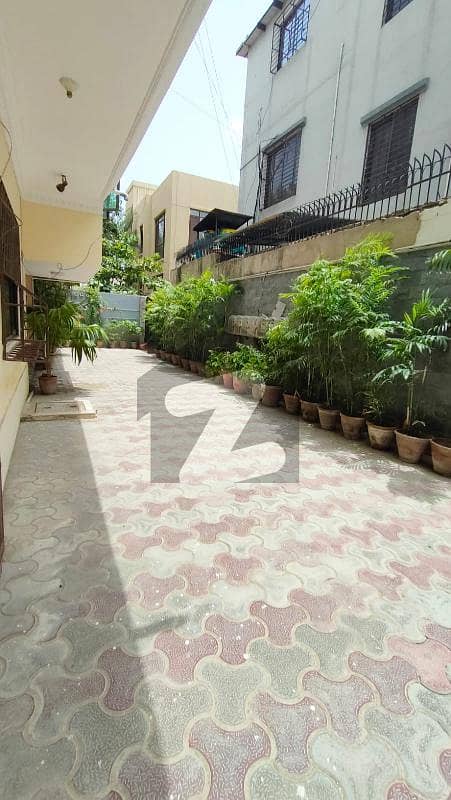 Block 5 clifton :- 2200sqft ground floor compound separate gate 3 ...