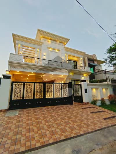 Houses for Sale in Model Town Multan - Zameen.com