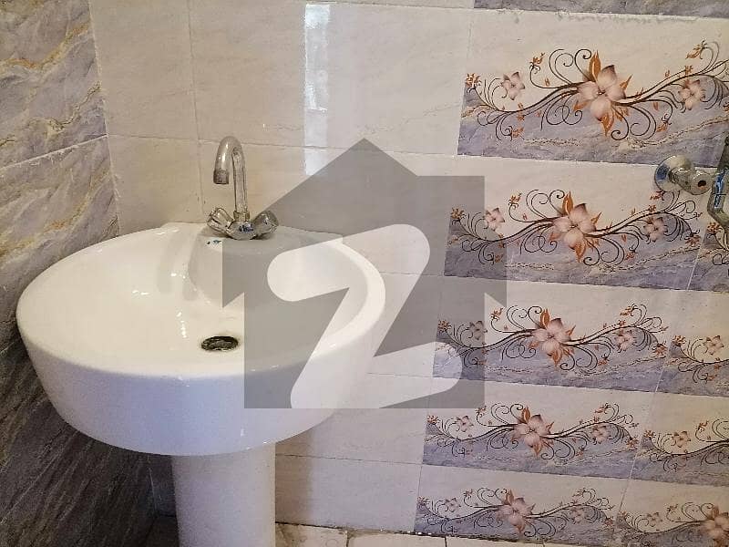 Avail Yourself A Great Prime Location 5 Marla Lower Portion In Gulshan ...