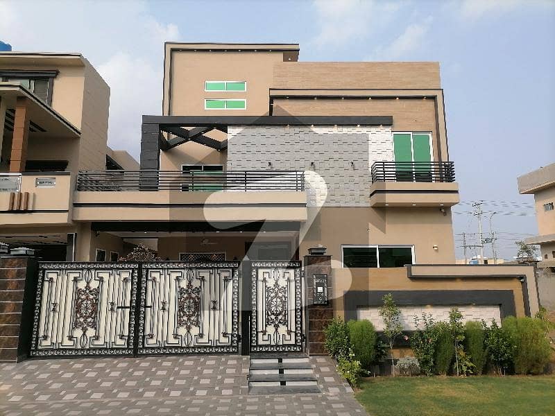 Back of Main House In Central Park - Block G Sized 10 Marla Is ...