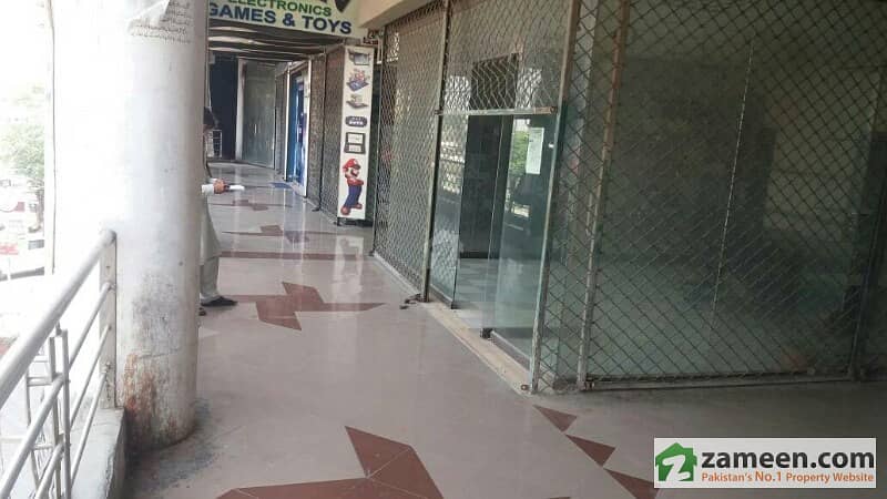 Very Attractive Location Model Town Link Road 1st Floor Opp Model Town ...