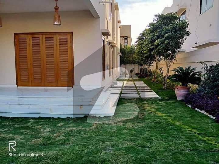 1000 Sq. Yds. Well Maintained Luxurious Villa For Sale Off Khayaban-E ...