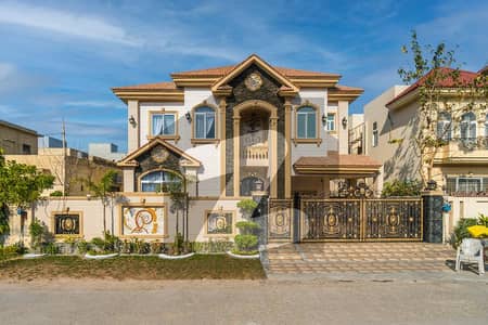 1 Kanal Well Maintained House Near Park And Commercial Market And Dha ...
