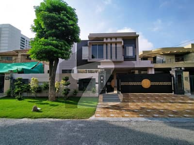 FACING PARK 1 KANAL SLIGHTLY USED VILLA FOR SALE NEAR TO PACKAGES MALL ...