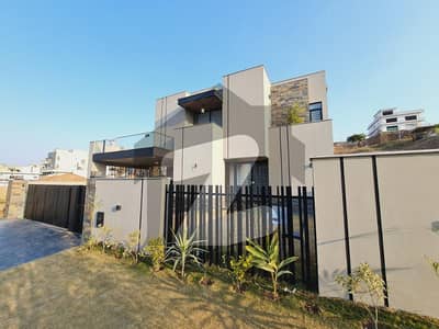 Designers Haven A 5 Bedroom House Modern Oasis Where Bridges Make ...