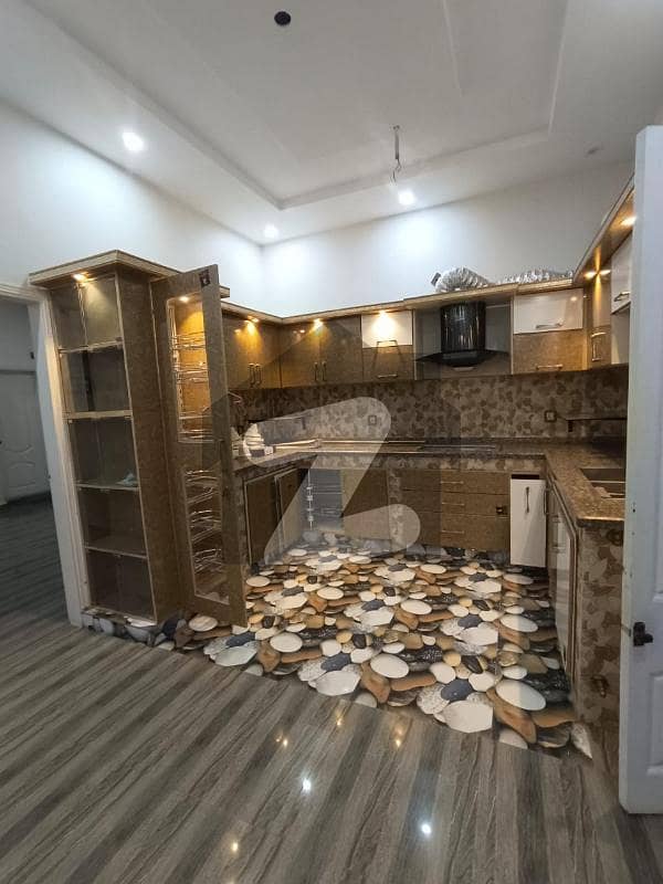 2 bed lounge 1st floor near to lee broast Model Colony - Malir, Malir ...