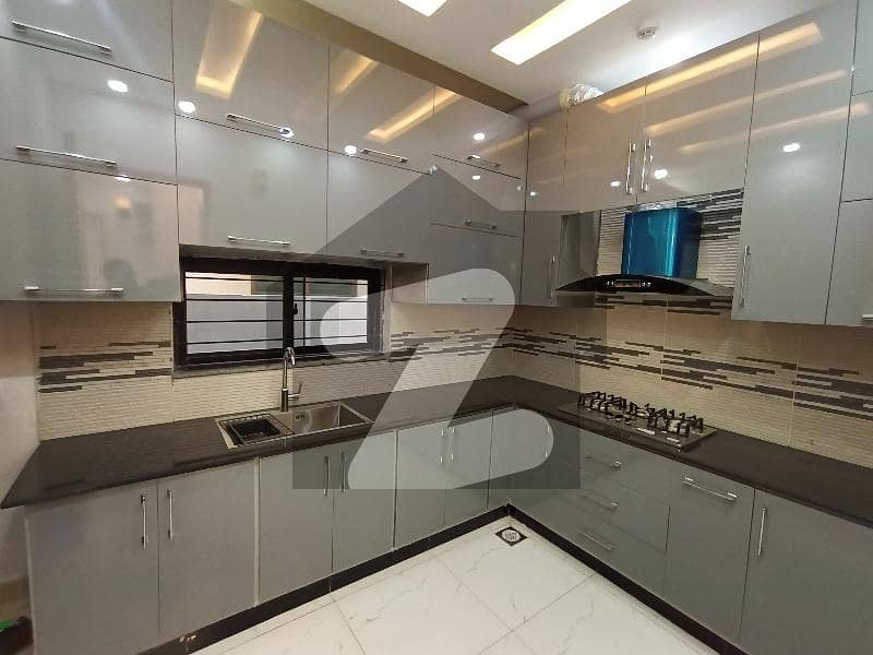 Beautiful House Fully Tiled Double Kitchen Yellow Pine Doors 8ft Height ...