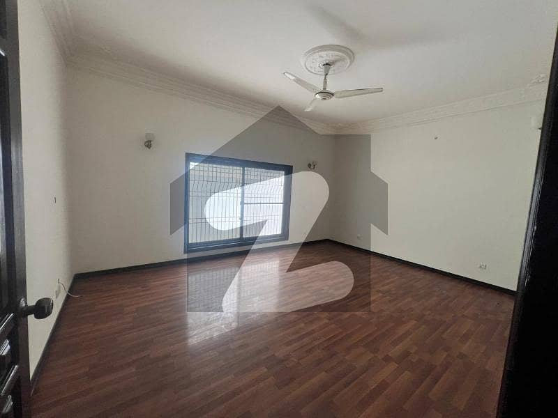 Talha Imran Offers 1000 Yards Bungalow In Clifton Block 5 Ideal For School And Colleges Clifton