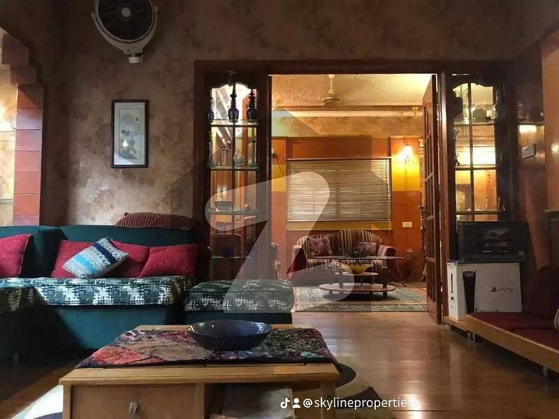 300 Yards House On 50 Feet Road With 2 Entrance Best For Two Families ...