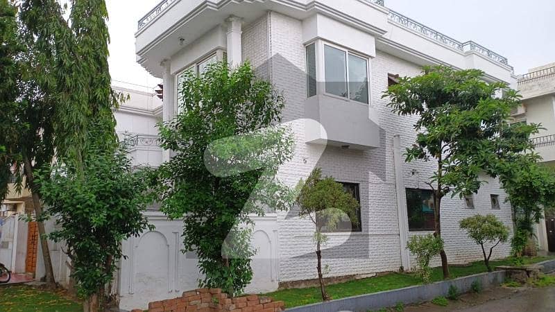 Corner 1800 Square Feet House Ideally Situated In G-11 G-11, Islamabad ...