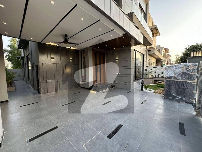 10 Marla Prime Location K Block Near By Swimming Pool & LGS School ...