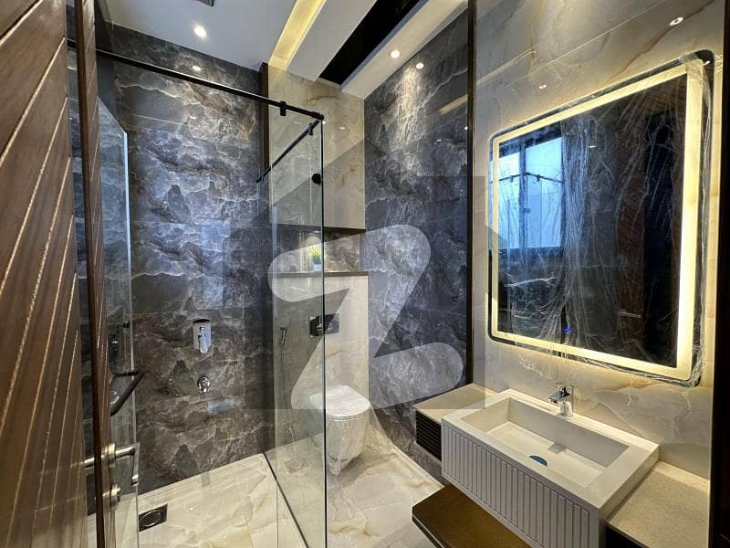 10 Marla Prime Location K Block Near By Swimming Pool & LGS School ...
