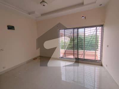 1 Kanal Corner Beautiful House Hot Location Phase 8 Ex Park View Park ...
