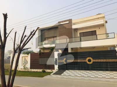 SPANISH DOUBLE STOREY OWNER BUILT HOUSE FOR SALE AWT Phase 1, AWT Army ...