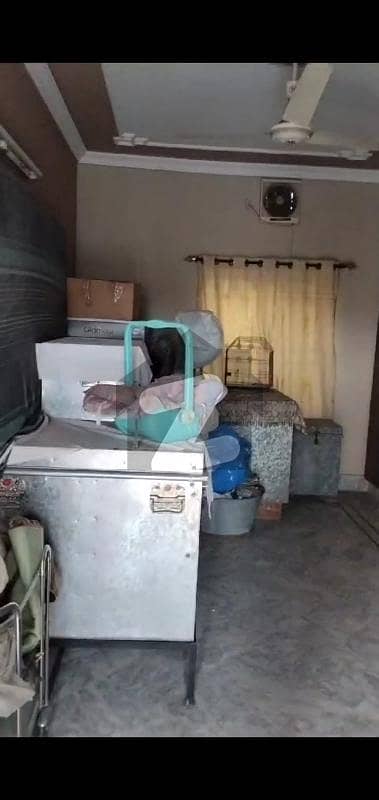 10 Marla owner made solid 2.5 story house at G block Sabzazar Sabzazar ...