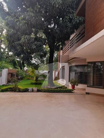 600 Square Yards 7 Bedroom House For Sale In F-7, Islamabad F-7 ...