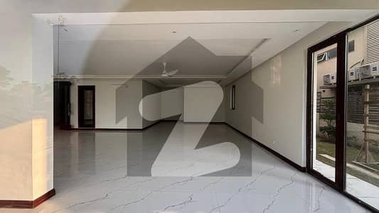 MODERN BUNGALOW WITH PANAROMIC VIEW OF GOLF COURSE - 2 KANAL Defence ...