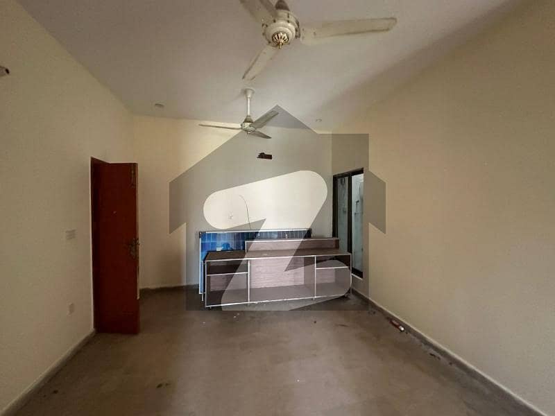 DC Colony 3 Bedroom Flat For Rent DC Colony - Neelam Block, DC Colony ...