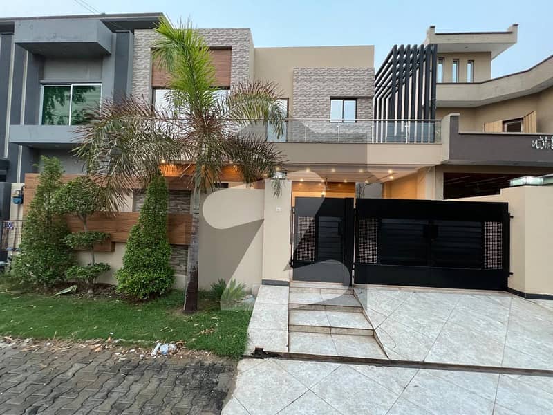 10 Marla Slightly Used Beautiful House Form Sale In A Block Central ...