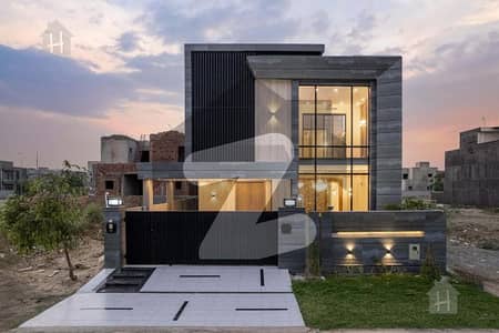 MOST LUXURIOUS MODERN DESIGN HOUSE NEAR MOSQUE AND PARK State Life ...