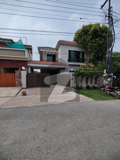 10 Marla Slightly Used Spanish House For Rent At Hot In Dha Phase 4/DD ... 10 Marla Slightly Used Spanish House For Rent At Hot In Dha Phase 4/DD ...