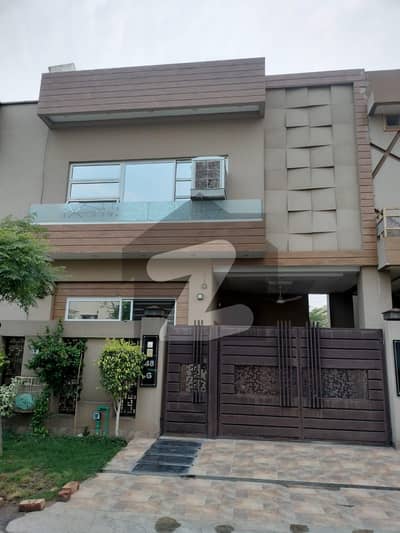 5 MARLA USED HOUSE ON TOP NOTCH LOCATION IN BLOCK G DHA 11 RABHAR PHASE ...