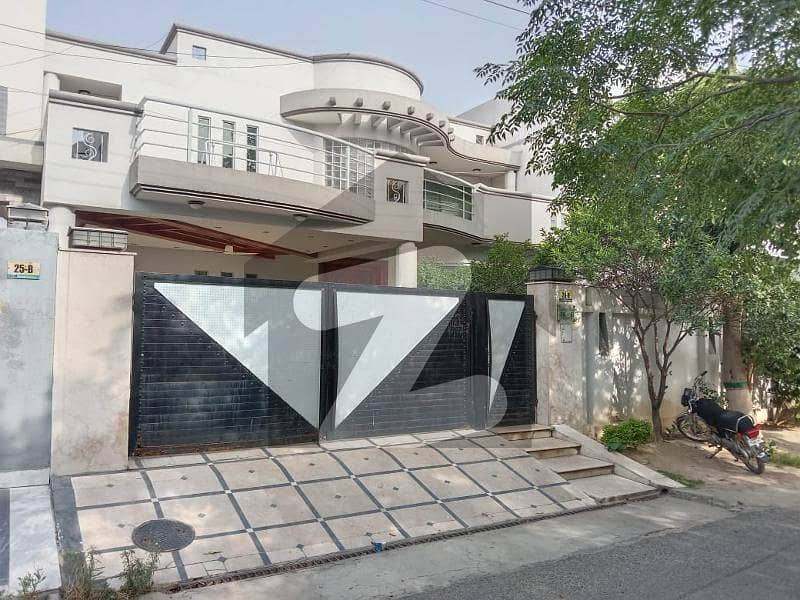 20 MARLA HOUSE FOR SALE IN PCSIR SOCIETY PHASE-2 LAHORE. BIG GARAGE ...