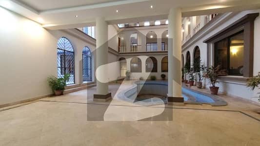 FOR RENT Fully Renovated 1000 SQ. YARD Triple Storey House With ...