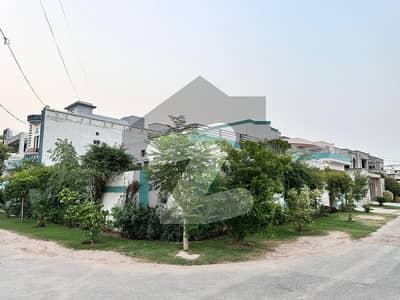 1 Kanal Corner Single-Storey Home Overlooking A Park And Mosque Wapda ...