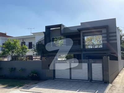 1 Kanal Facing Park House Is Up For Sale In G Block Model Town Lahore ...