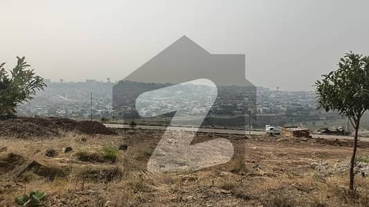 ONE KANAL PLOT AT TOP HEIGHTED LOCATION WITH BACK COMMANDING VIEW ...