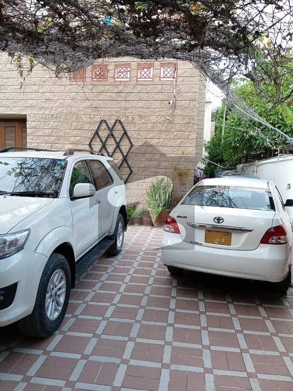 1000 Yards Beautiful Bungalow for Sale in Clifton Block 5 Clifton ...